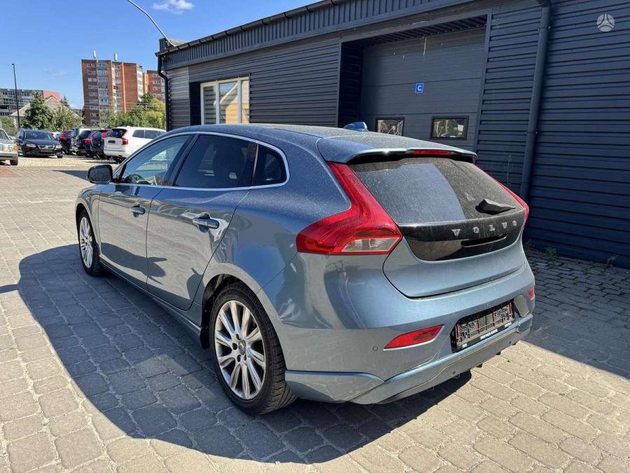 Blue Volvo V40 2013 in Alytus, with an engine capacity of 1.60 L and mileage of 273 thousand km for 5450 €, photo 4 on AUTOMOTO.COM.LV