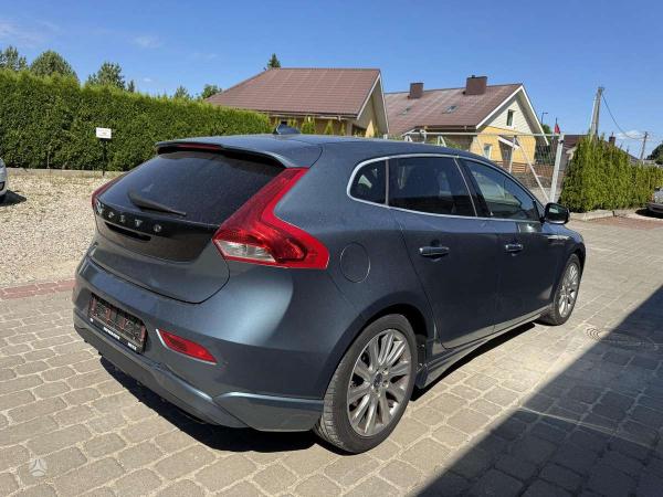 Blue Volvo V40 2013 in Alytus, with an engine capacity of 1.60 L and mileage of 273 thousand km for 5450 €, photo 4 on AUTOMOTO.COM.LV