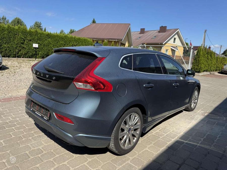 Blue Volvo V40 2013 in Alytus, with an engine capacity of 1.60 L and mileage of 273 thousand km for 5450 €, photo 5 on AUTOMOTO.COM.LV