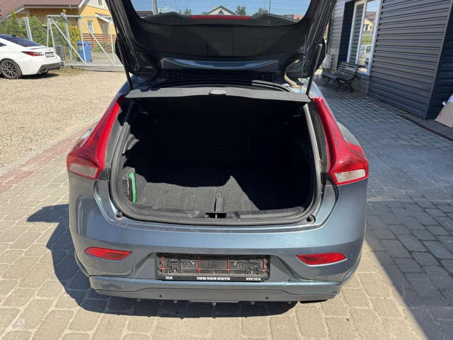Blue Volvo V40 2013 in Alytus, with an engine capacity of 1.60 L and mileage of 273 thousand km for 5450 €, photo 6 on AUTOMOTO.COM.LV