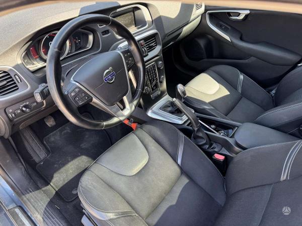 Blue Volvo V40 2013 in Alytus, with an engine capacity of 1.60 L and mileage of 273 thousand km for 5450 €, photo 7 on AUTOMOTO.COM.LV