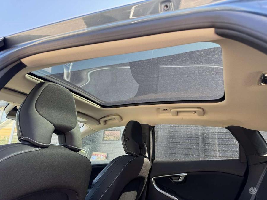 Blue Volvo V40 2013 in Alytus, with an engine capacity of 1.60 L and mileage of 273 thousand km for 5450 €, photo 12 on AUTOMOTO.COM.LV