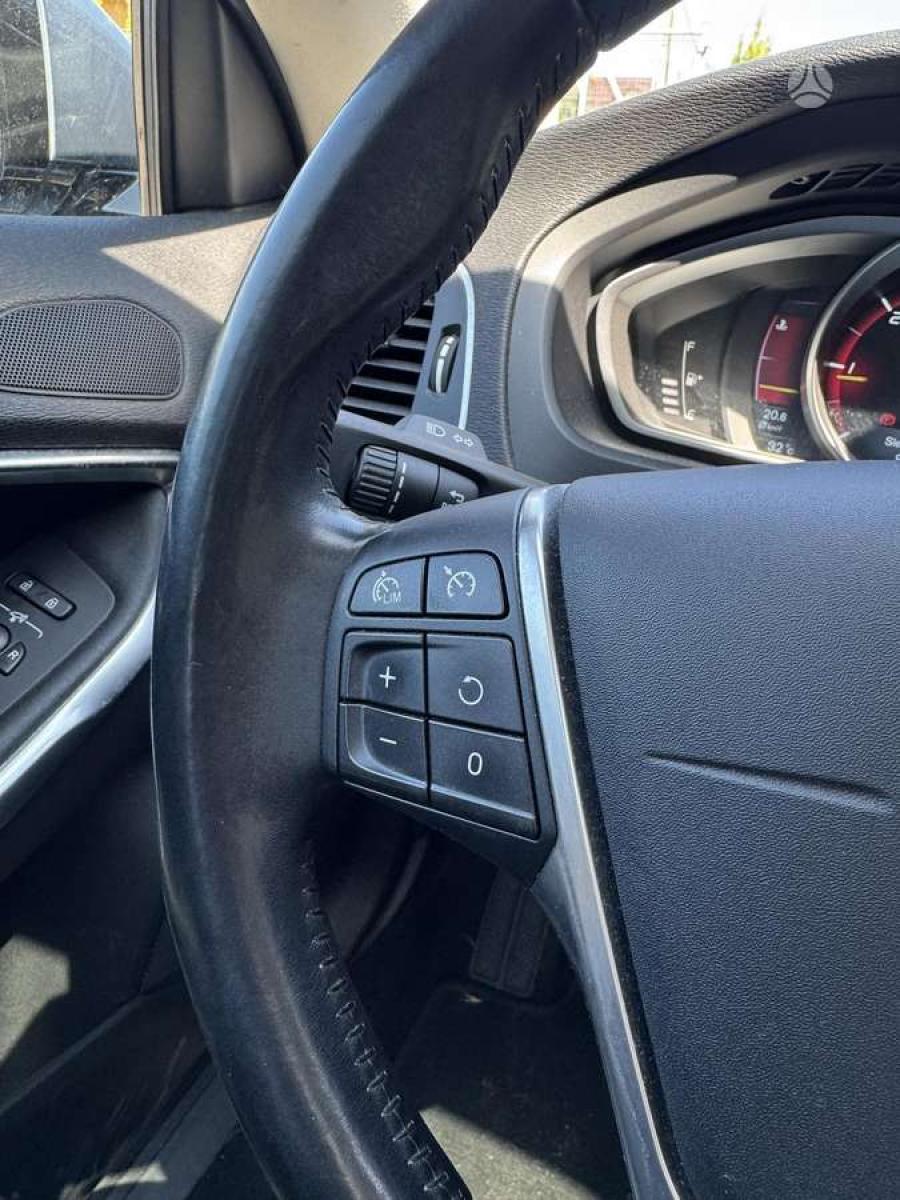 Blue Volvo V40 2013 in Alytus, with an engine capacity of 1.60 L and mileage of 273 thousand km for 5450 €, photo 19 on AUTOMOTO.COM.LV