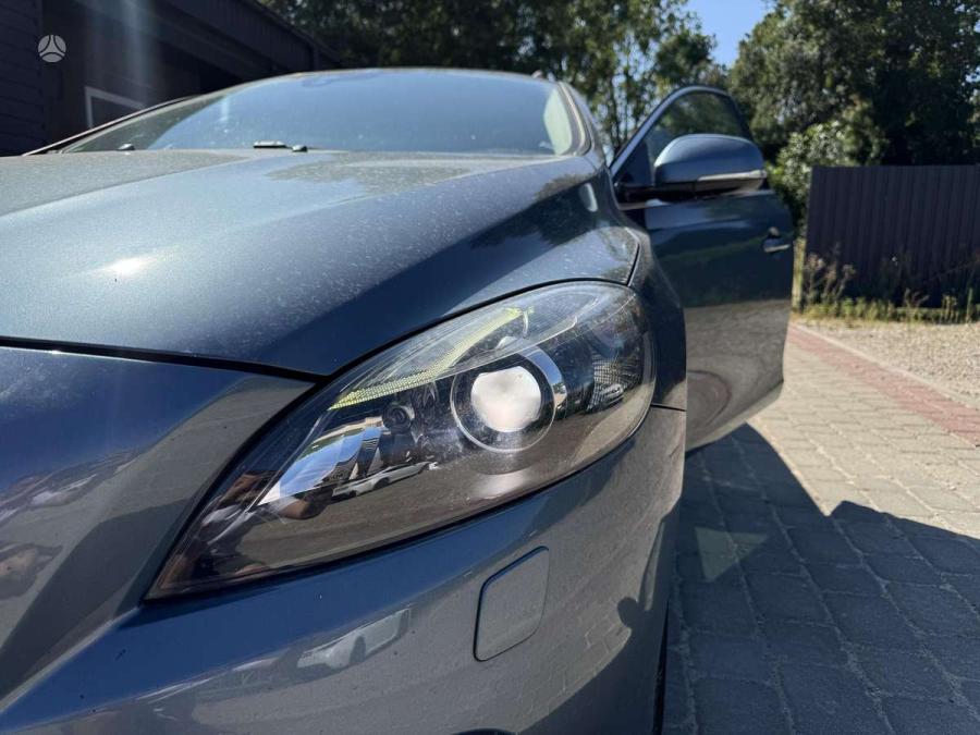 Blue Volvo V40 2013 in Alytus, with an engine capacity of 1.60 L and mileage of 273 thousand km for 5450 €, photo 25 on AUTOMOTO.COM.LV
