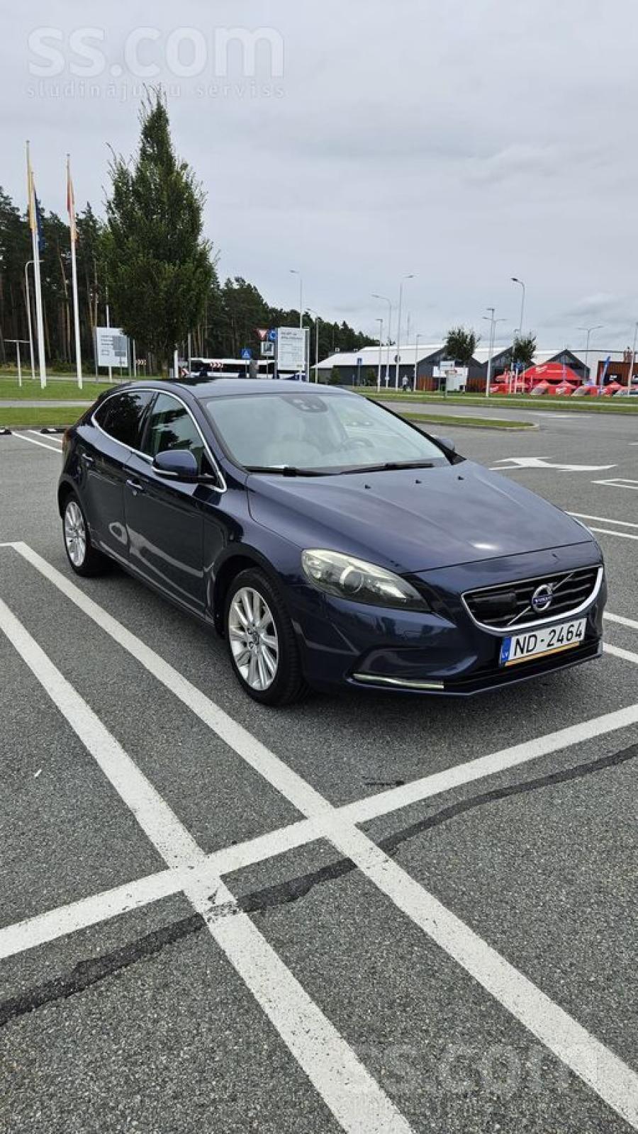 Blue Volvo V40 2013 in Riga, with an engine capacity of 1.60 L and mileage of 269 thousand km for 8500 €, photo 1 on AUTOMOTO.COM.LV