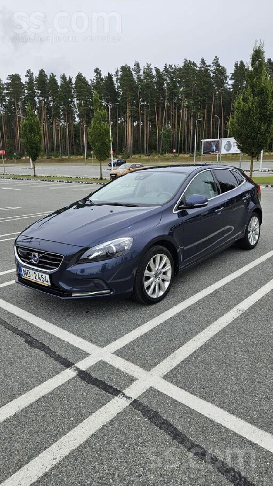 Blue Volvo V40 2013 in Riga, with an engine capacity of 1.60 L and mileage of 269 thousand km for 8500 €, photo 3 on AUTOMOTO.COM.LV