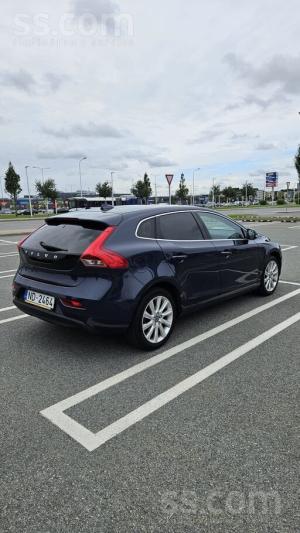 Blue Volvo V40 2013 in Riga, with an engine capacity of 1.60 L and mileage of 269 thousand km for 8500 €, photo 4 on AUTOMOTO.COM.LV