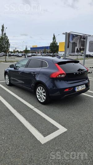 Blue Volvo V40 2013 in Riga, with an engine capacity of 1.60 L and mileage of 269 thousand km for 8500 €, photo 5 on AUTOMOTO.COM.LV
