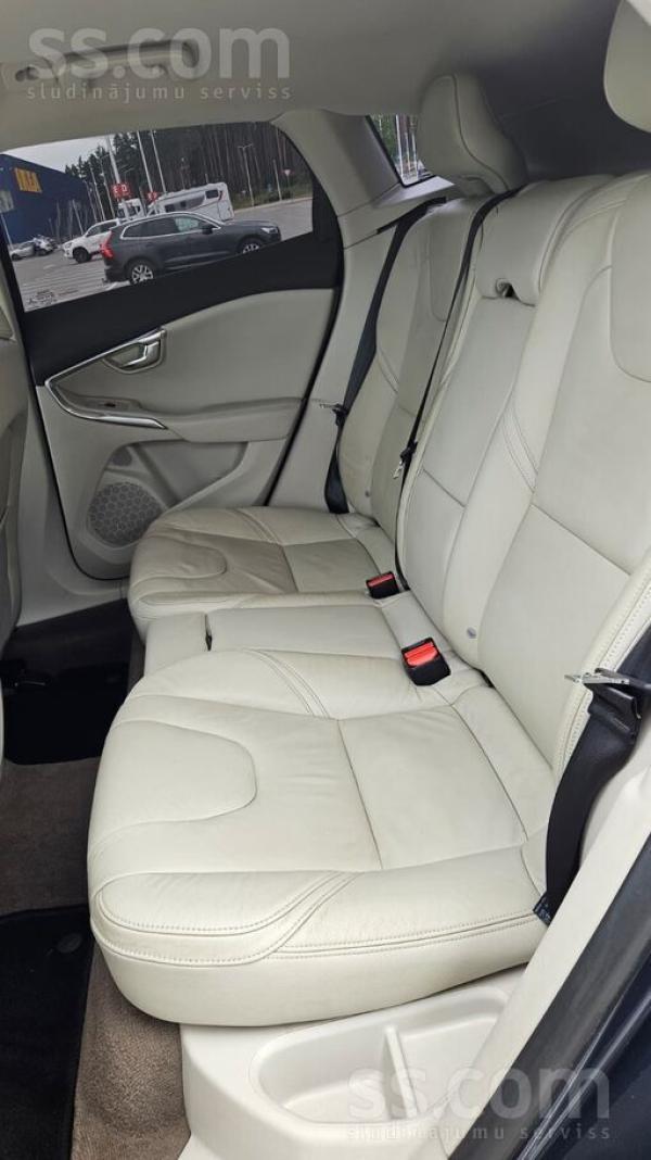 Blue Volvo V40 2013 in Riga, with an engine capacity of 1.60 L and mileage of 269 thousand km for 8500 €, photo 6 on AUTOMOTO.COM.LV