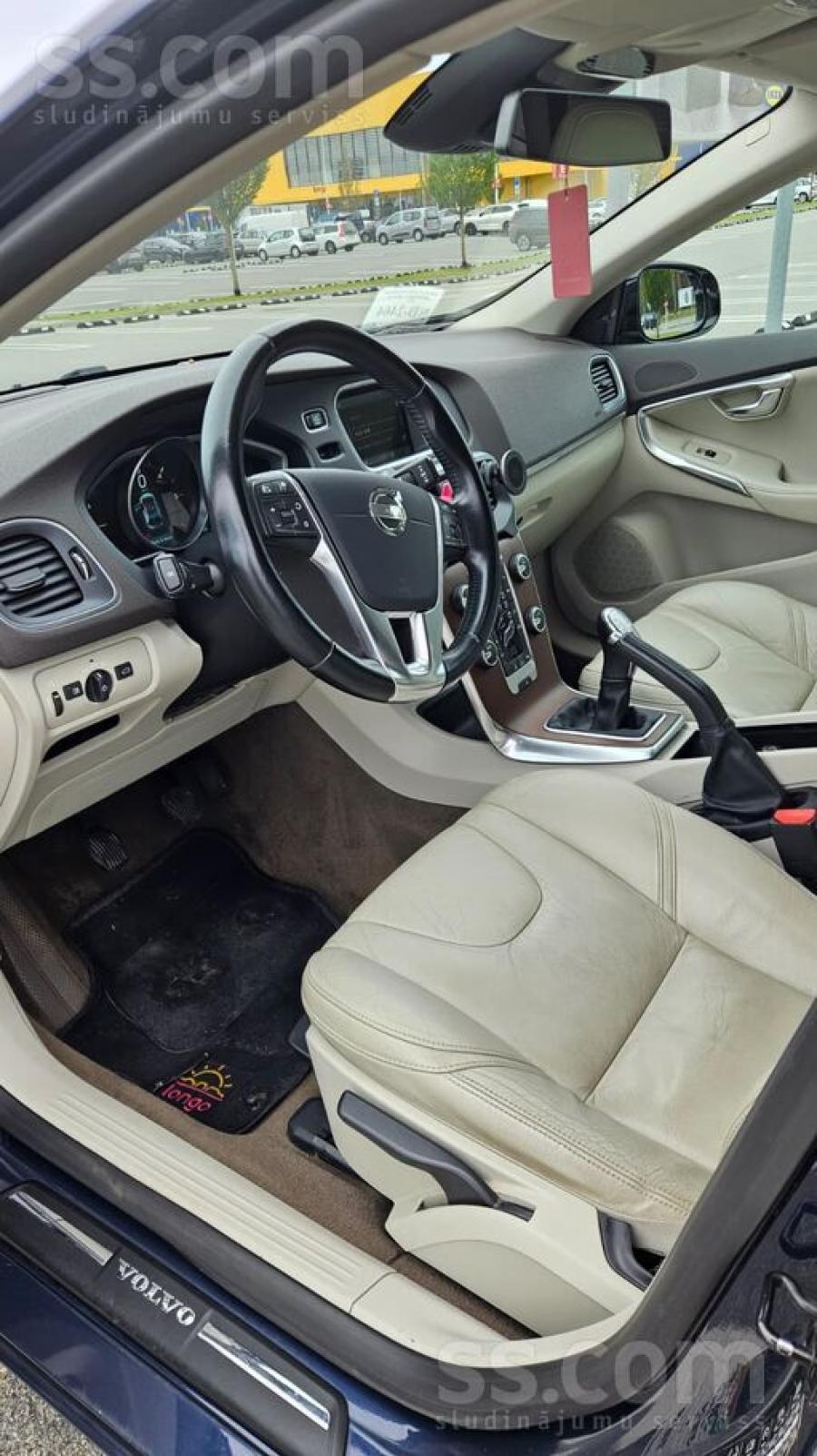 Blue Volvo V40 2013 in Riga, with an engine capacity of 1.60 L and mileage of 269 thousand km for 8500 €, photo 8 on AUTOMOTO.COM.LV