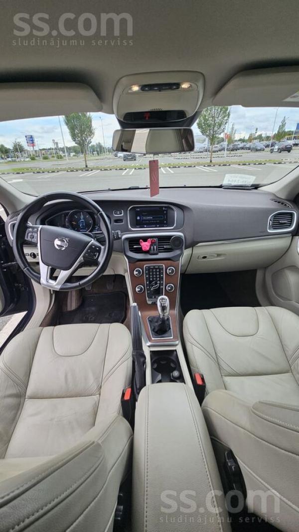 Blue Volvo V40 2013 in Riga, with an engine capacity of 1.60 L and mileage of 269 thousand km for 8500 €, photo 8 on AUTOMOTO.COM.LV