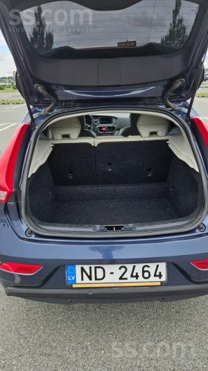 Blue Volvo V40 2013 in Riga, with an engine capacity of 1.60 L and mileage of 269 thousand km for 8500 €, photo 13 on AUTOMOTO.COM.LV