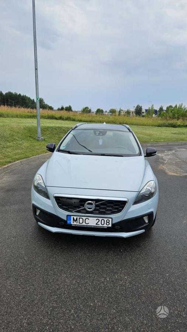 Blue Volvo V40 2013 in Anyksciai, with an engine capacity of 1.56 L and mileage of 314 thousand km for 6700 €, photo 1 on AUTOMOTO.COM.LV