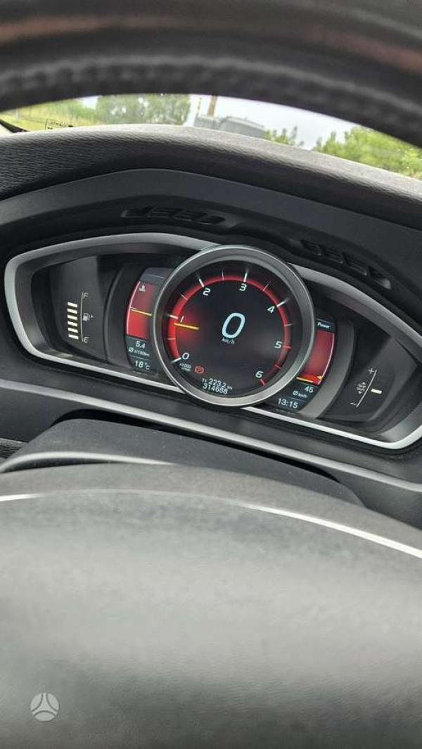 Blue Volvo V40 2013 in Anyksciai, with an engine capacity of 1.56 L and mileage of 314 thousand km for 6700 €, photo 5 on AUTOMOTO.COM.LV