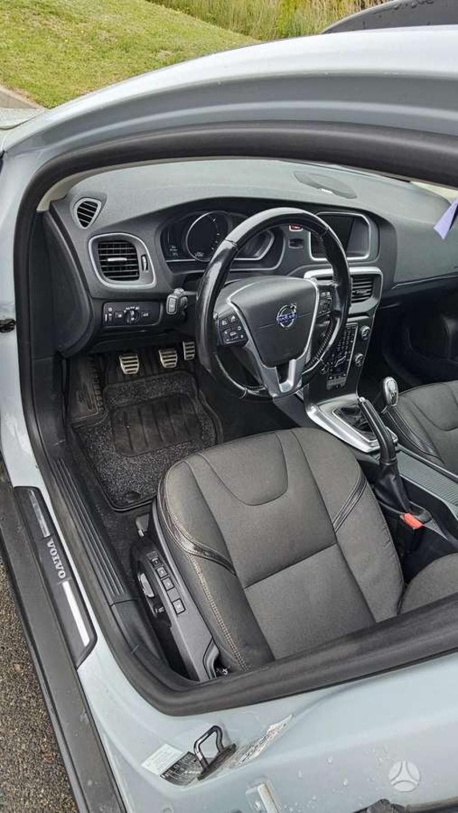 Zils Volvo V40 2013 Anykščiai, ar dzinēja tilpumu 1.56 L un nobraukumu 314 tūkst. km par 6700 €, foto 13 vietnē AUTOMOTO.COM.LV