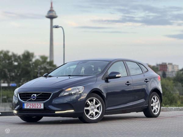 Volvo V40 2013 Viļņa vietnē Zils Volvo V40 2013 Viļņa, ar dzinēja tilpumu 1.56 L un nobraukumu 296 tūkst. km par 3900 €, foto 1 vietnē AUTOMOTO.COM.LV