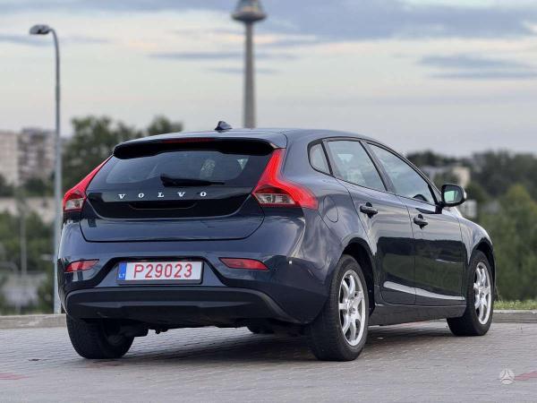 Volvo V40 2013 Viļņa vietnē Zils Volvo V40 2013 Viļņa, ar dzinēja tilpumu 1.56 L un nobraukumu 296 tūkst. km par 3900 €, foto 3 vietnē AUTOMOTO.COM.LV