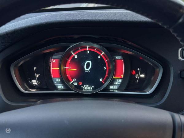 Volvo V40 2013 Viļņa vietnē Zils Volvo V40 2013 Viļņa, ar dzinēja tilpumu 1.56 L un nobraukumu 296 tūkst. km par 3900 €, foto 11 vietnē AUTOMOTO.COM.LV