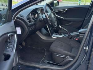 Blue Volvo V40 2013 in Vilnius, with an engine capacity of 1.56 L and mileage of 296 thousand km for 3900 €, photo 13 on AUTOMOTO.COM.LV