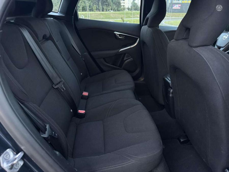 Blue Volvo V40 2013 in Vilnius, with an engine capacity of 1.56 L and mileage of 296 thousand km for 3900 €, photo 16 on AUTOMOTO.COM.LV