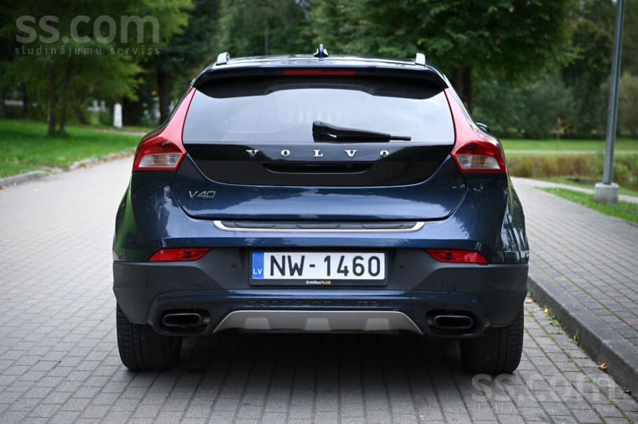 Blue Volvo V40 2013 in Ogre, with an engine capacity of 2.00 L and mileage of 335 thousand km for 5950 €, photo 3 on AUTOMOTO.COM.LV