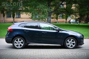 Blue Volvo V40 2013 in Ogre, with an engine capacity of 2.00 L and mileage of 335 thousand km for 5950 €, photo 4 on AUTOMOTO.COM.LV