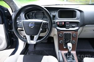 Blue Volvo V40 2013 in Ogre, with an engine capacity of 2.00 L and mileage of 335 thousand km for 5950 €, photo 6 on AUTOMOTO.COM.LV