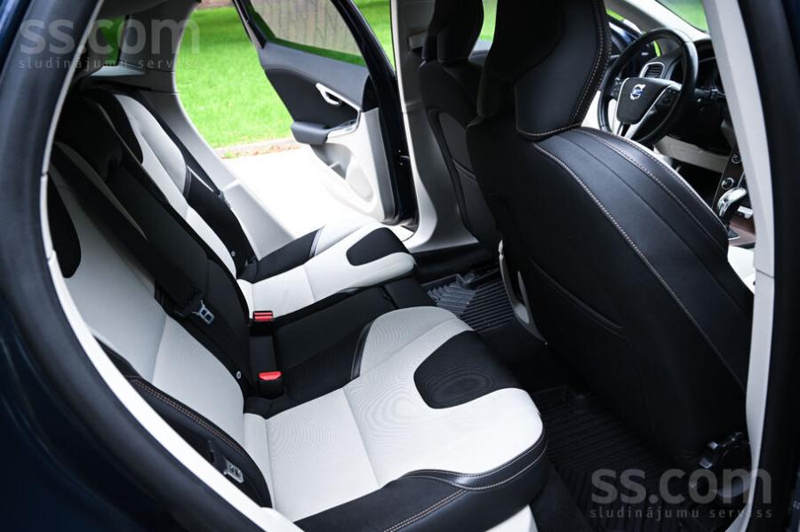 Blue Volvo V40 2013 in Ogre, with an engine capacity of 2.00 L and mileage of 335 thousand km for 5950 €, photo 9 on AUTOMOTO.COM.LV