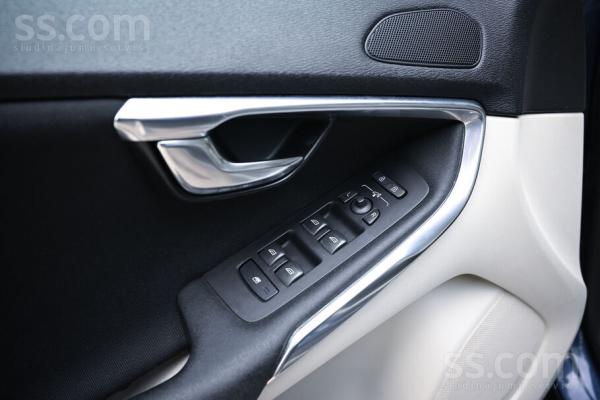 Blue Volvo V40 2013 in Ogre, with an engine capacity of 2.00 L and mileage of 335 thousand km for 5950 €, photo 10 on AUTOMOTO.COM.LV