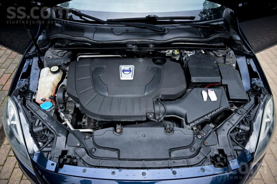 Blue Volvo V40 2013 in Ogre, with an engine capacity of 2.00 L and mileage of 335 thousand km for 5950 €, photo 11 on AUTOMOTO.COM.LV