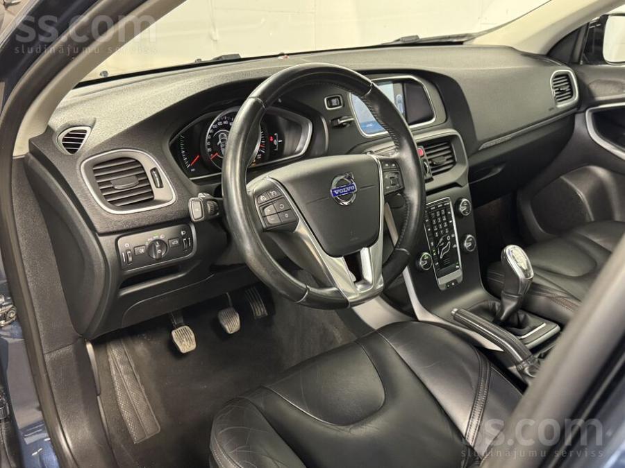 Zils Volvo V40 2013 Jūrmala, ar dzinēja tilpumu 1.60 L un nobraukumu 204 tūkst. km par 7950 €, foto 17 vietnē AUTOMOTO.COM.LV
