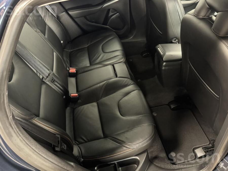 Zils Volvo V40 2013 Jūrmala, ar dzinēja tilpumu 1.60 L un nobraukumu 204 tūkst. km par 7950 €, foto 24 vietnē AUTOMOTO.COM.LV