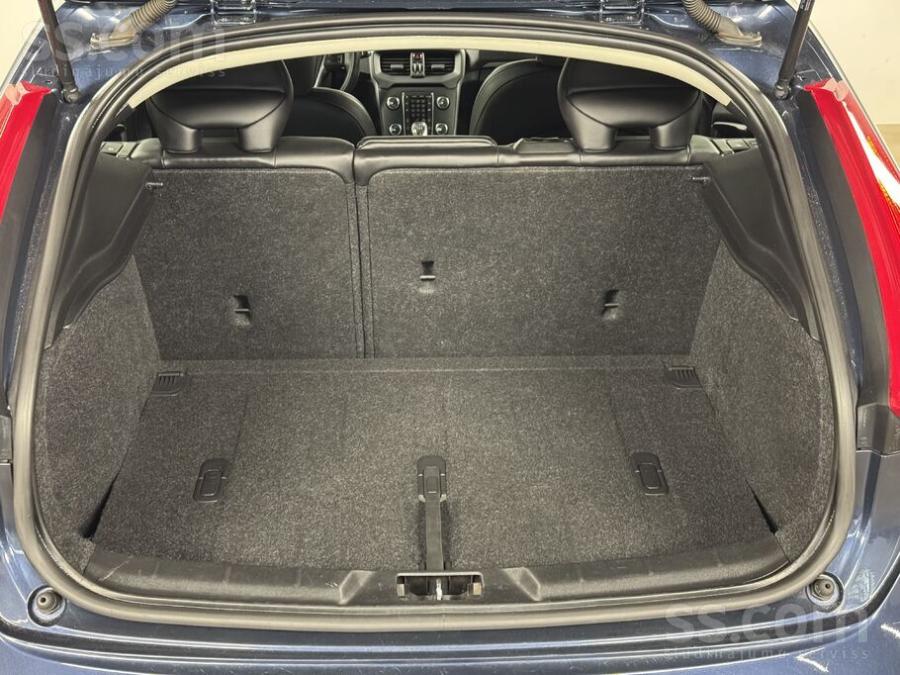 Zils Volvo V40 2013 Jūrmala, ar dzinēja tilpumu 1.60 L un nobraukumu 204 tūkst. km par 7950 €, foto 30 vietnē AUTOMOTO.COM.LV
