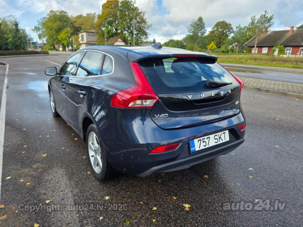 Blue Volvo V40 2013 in Paide, with an engine capacity of 1.60 L and mileage of 271 thousand km for 6490 €, photo 4 on AUTOMOTO.COM.LV
