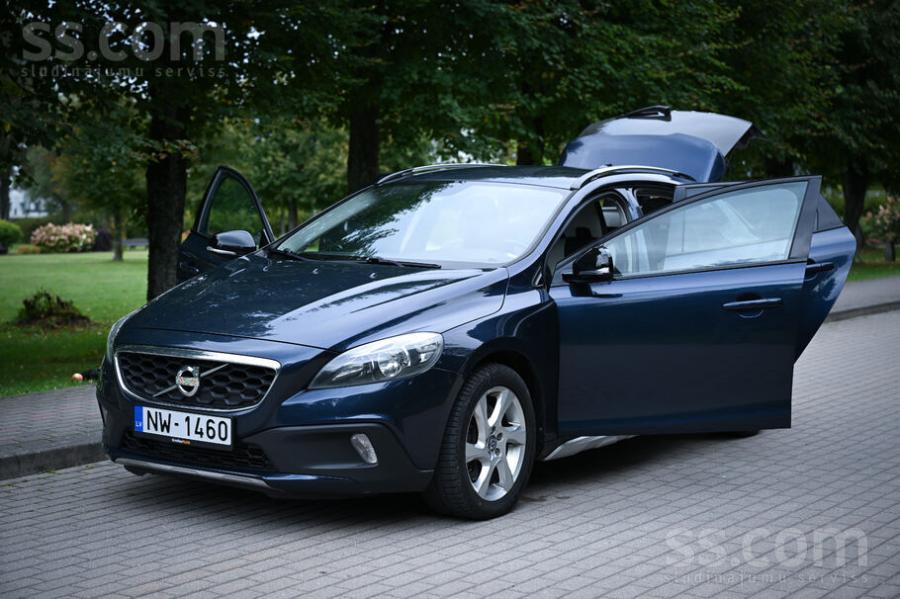 Blue Volvo V40 2013 in Ogre, with an engine capacity of 2.00 L and mileage of 335 thousand km for 5490 €, photo 1 on AUTOMOTO.COM.LV