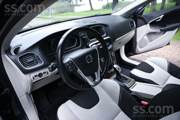 Blue Volvo V40 2013 in Ogre, with an engine capacity of 2.00 L and mileage of 335 thousand km for 5490 €, photo 7 on AUTOMOTO.COM.LV