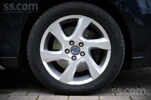 Blue Volvo V40 2013 in Ogre, with an engine capacity of 2.00 L and mileage of 335 thousand km for 5490 €, photo 8 on AUTOMOTO.COM.LV