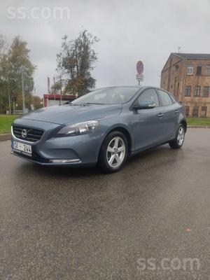 Zils Volvo V40 2013 Rīga, ar dzinēja tilpumu 1.60 L un nobraukumu 227 tūkst. km par 6350 €, foto  vietnē AUTOMOTO.COM.LV