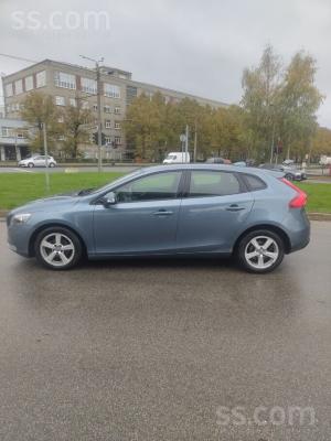 Zils Volvo V40 2013 Rīga, ar dzinēja tilpumu 1.60 L un nobraukumu 227 tūkst. km par 6350 €, foto 3 vietnē AUTOMOTO.COM.LV