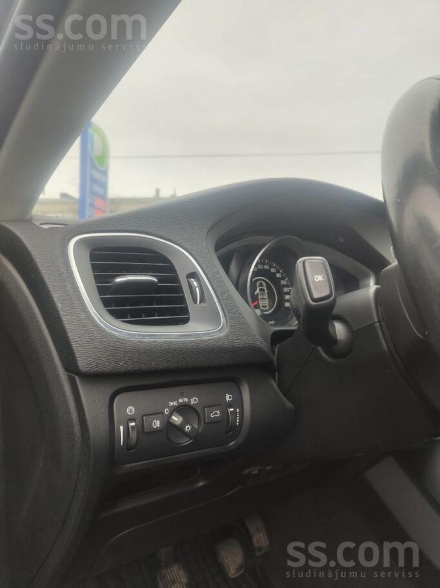 Zils Volvo V40 2013 Rīga, ar dzinēja tilpumu 1.60 L un nobraukumu 227 tūkst. km par 6350 €, foto 12 vietnē AUTOMOTO.COM.LV