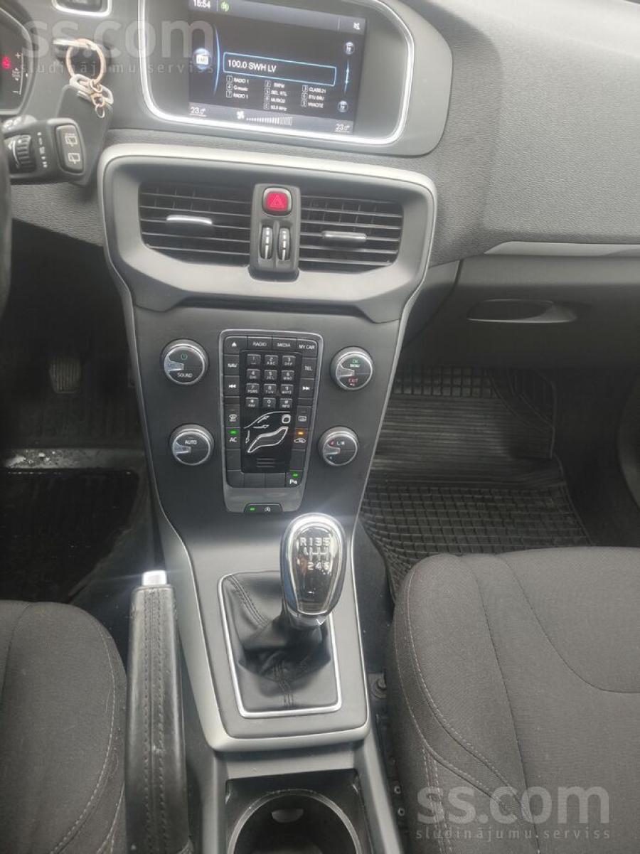 Zils Volvo V40 2013 Rīga, ar dzinēja tilpumu 1.60 L un nobraukumu 227 tūkst. km par 6350 €, foto 13 vietnē AUTOMOTO.COM.LV