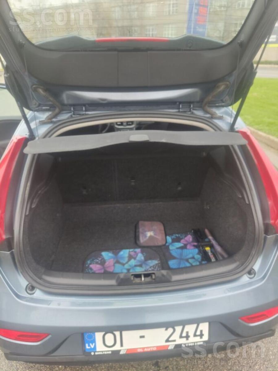 Zils Volvo V40 2013 Rīga, ar dzinēja tilpumu 1.60 L un nobraukumu 227 tūkst. km par 6350 €, foto 15 vietnē AUTOMOTO.COM.LV