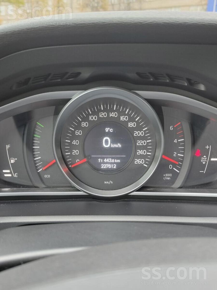Zils Volvo V40 2013 Rīga, ar dzinēja tilpumu 1.60 L un nobraukumu 227 tūkst. km par 6350 €, foto 21 vietnē AUTOMOTO.COM.LV