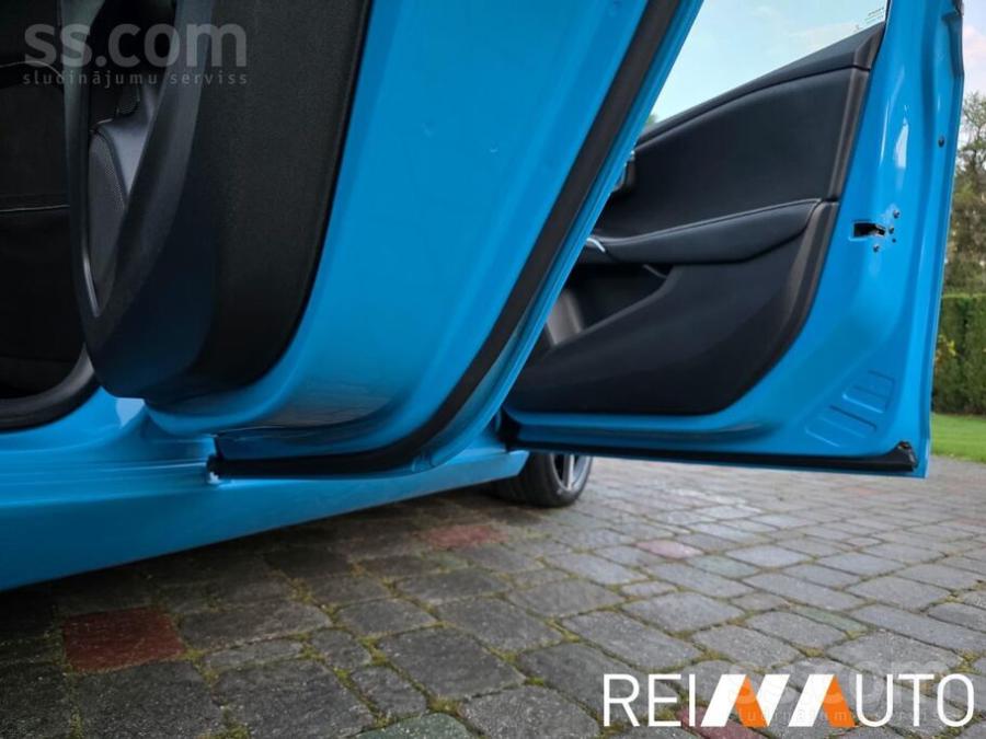 Zils Volvo V40 2013 Rīga, ar dzinēja tilpumu 2.00 L un nobraukumu 339 tūkst. km par 6450 €, foto 30 vietnē AUTOMOTO.COM.LV