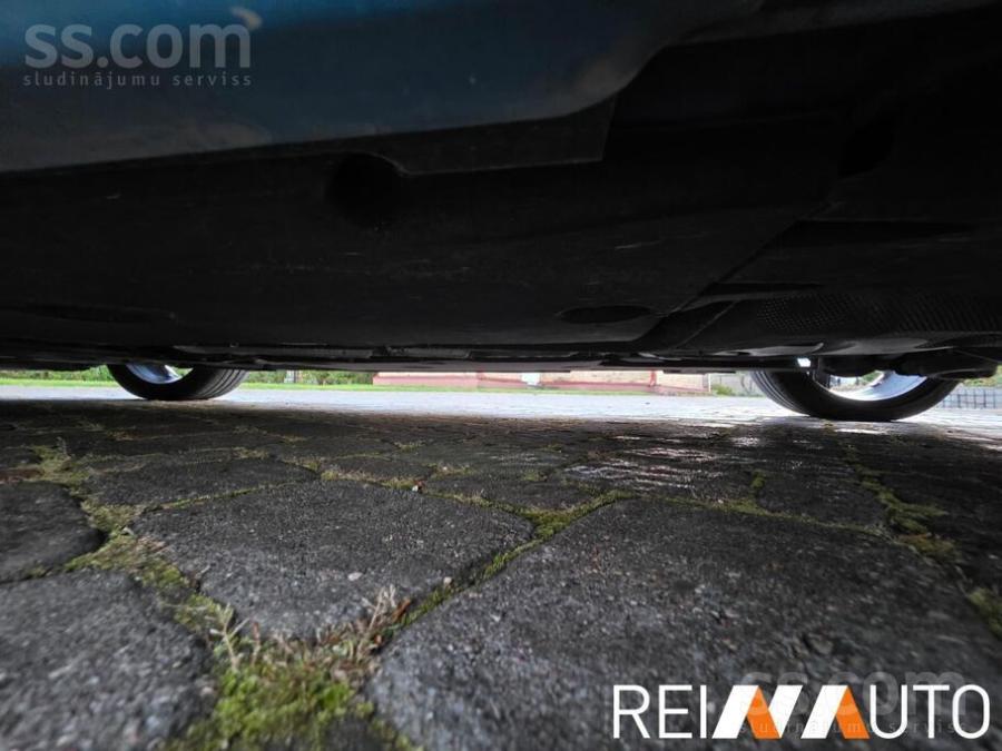 Zils Volvo V40 2013 Rīga, ar dzinēja tilpumu 2.00 L un nobraukumu 339 tūkst. km par 6450 €, foto 31 vietnē AUTOMOTO.COM.LV