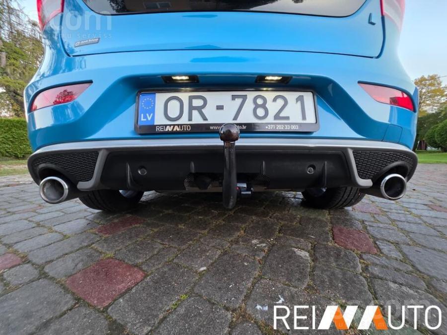 Zils Volvo V40 2013 Rīga, ar dzinēja tilpumu 2.00 L un nobraukumu 339 tūkst. km par 6450 €, foto 32 vietnē AUTOMOTO.COM.LV