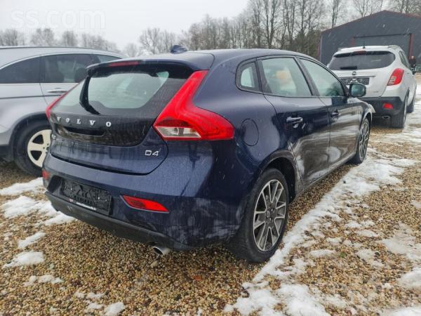 Zils Volvo V40 2014 Cēsis, ar dzinēja tilpumu 2.00 L un nobraukumu 270 tūkst. km par 5850 €, foto 3 vietnē AUTOMOTO.COM.LV