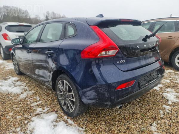Zils Volvo V40 2014 Cēsis, ar dzinēja tilpumu 2.00 L un nobraukumu 270 tūkst. km par 5850 €, foto 4 vietnē AUTOMOTO.COM.LV
