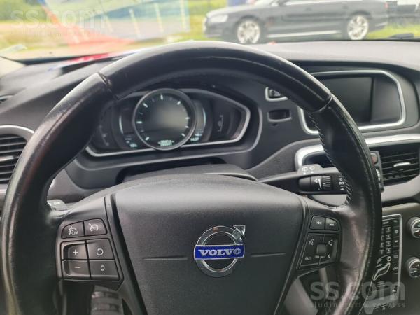 Zils Volvo V40 2014 Cēsis, ar dzinēja tilpumu 2.00 L un nobraukumu 270 tūkst. km par 5850 €, foto 6 vietnē AUTOMOTO.COM.LV
