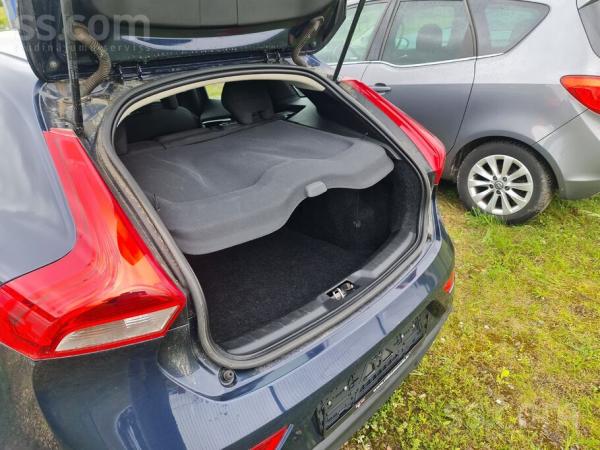 Zils Volvo V40 2014 Cēsis, ar dzinēja tilpumu 2.00 L un nobraukumu 270 tūkst. km par 5850 €, foto 9 vietnē AUTOMOTO.COM.LV